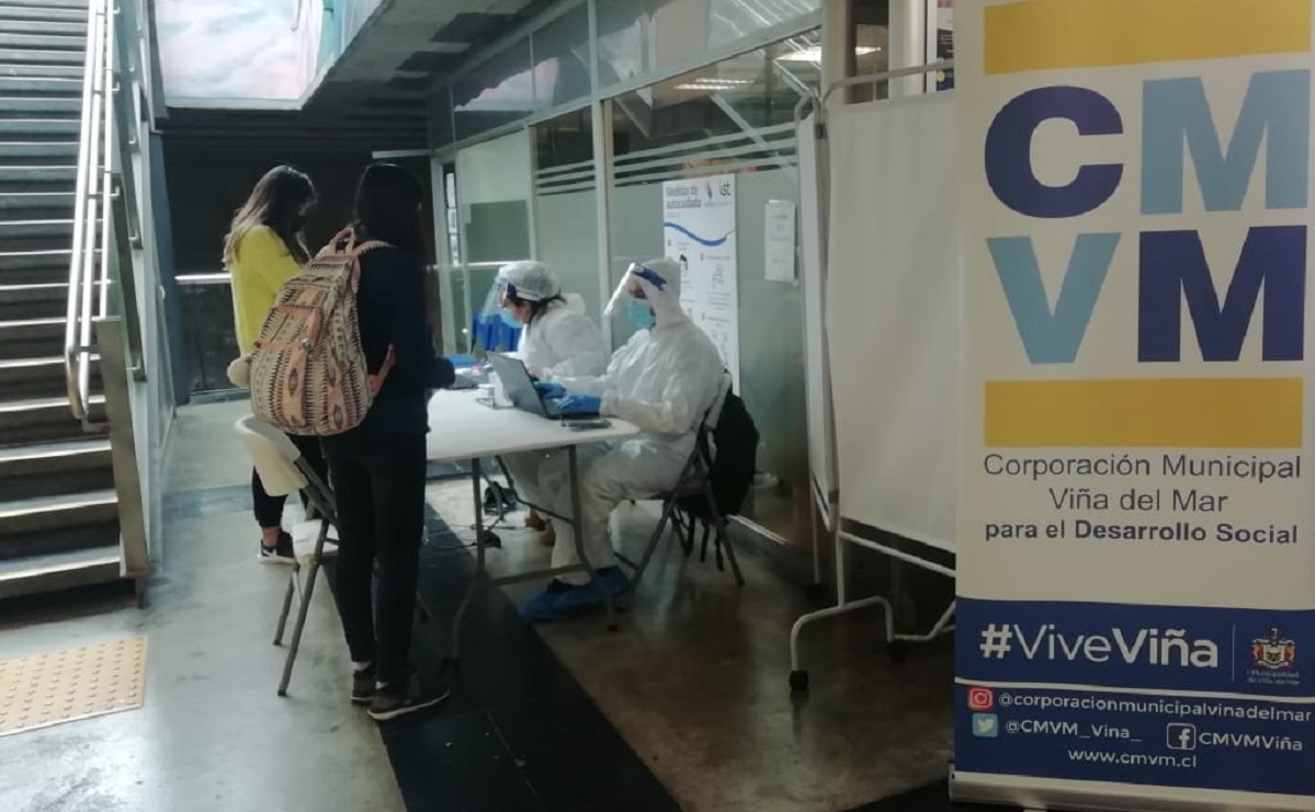 COVID19: Realizan toma de exámenes PCR en la Estación Metro Viña del Mar