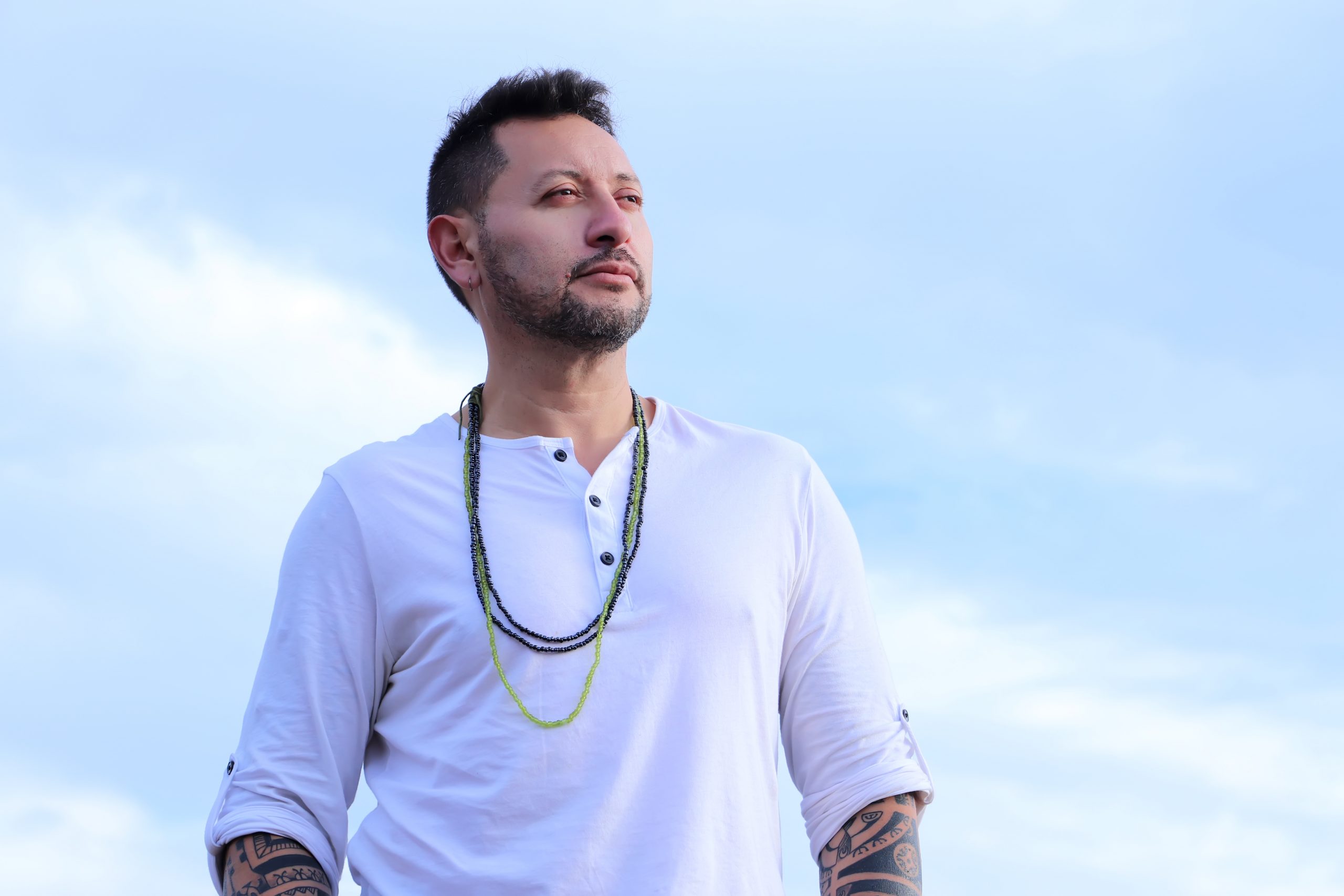 Joshua Cadima plantea las complejidades del amor y el distanciamiento ...