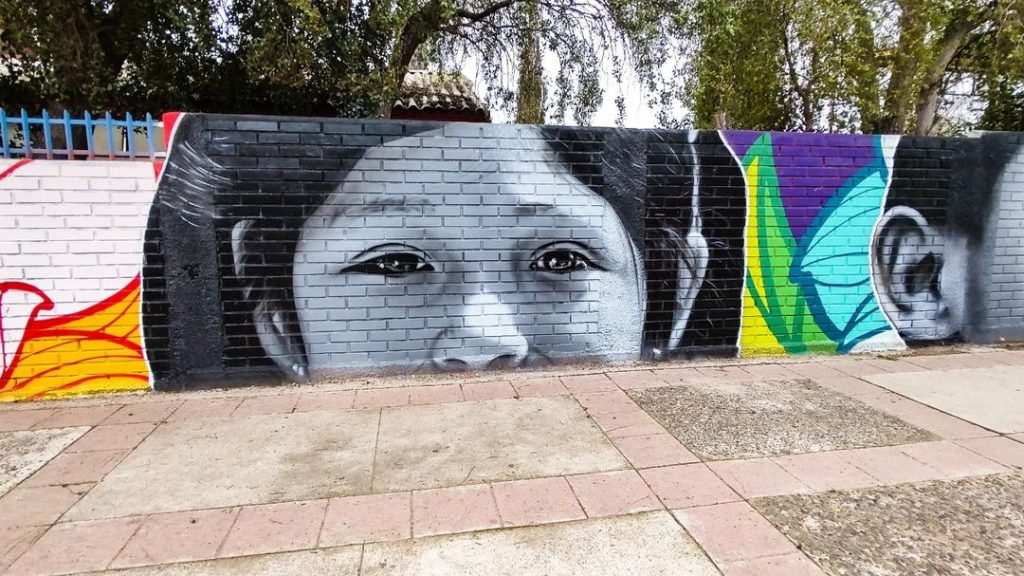[FOTOS] Artista local pintó mural en escuela de La Calera