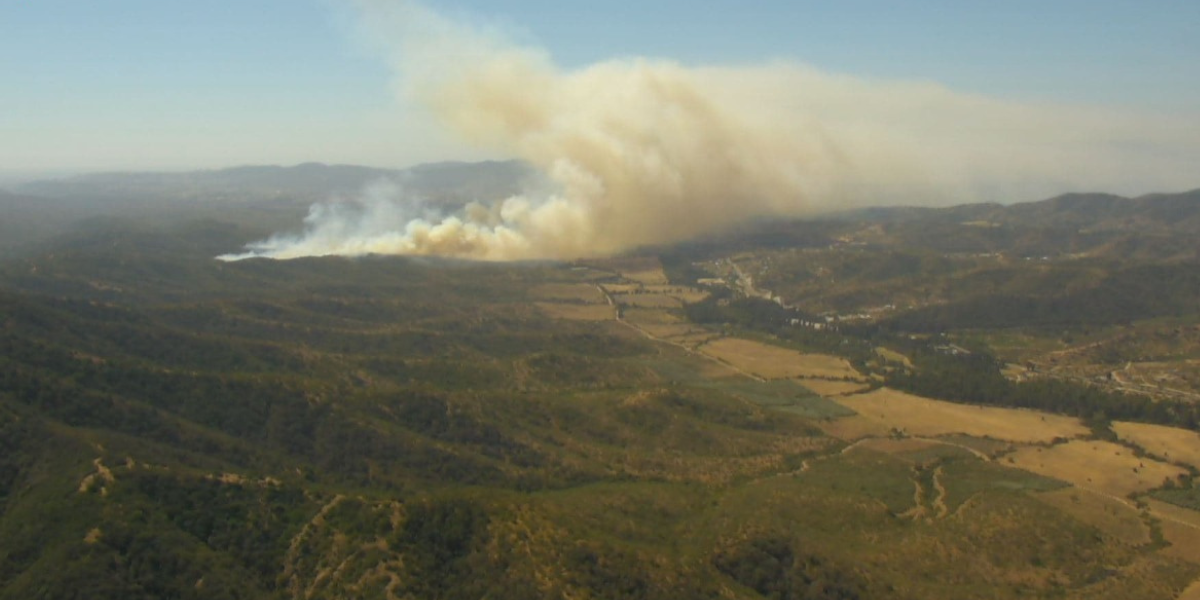 Declaran Alerta Roja por incendio forestal en Quilpué Declaran Alerta Roja por incendio forestal en Quilpué