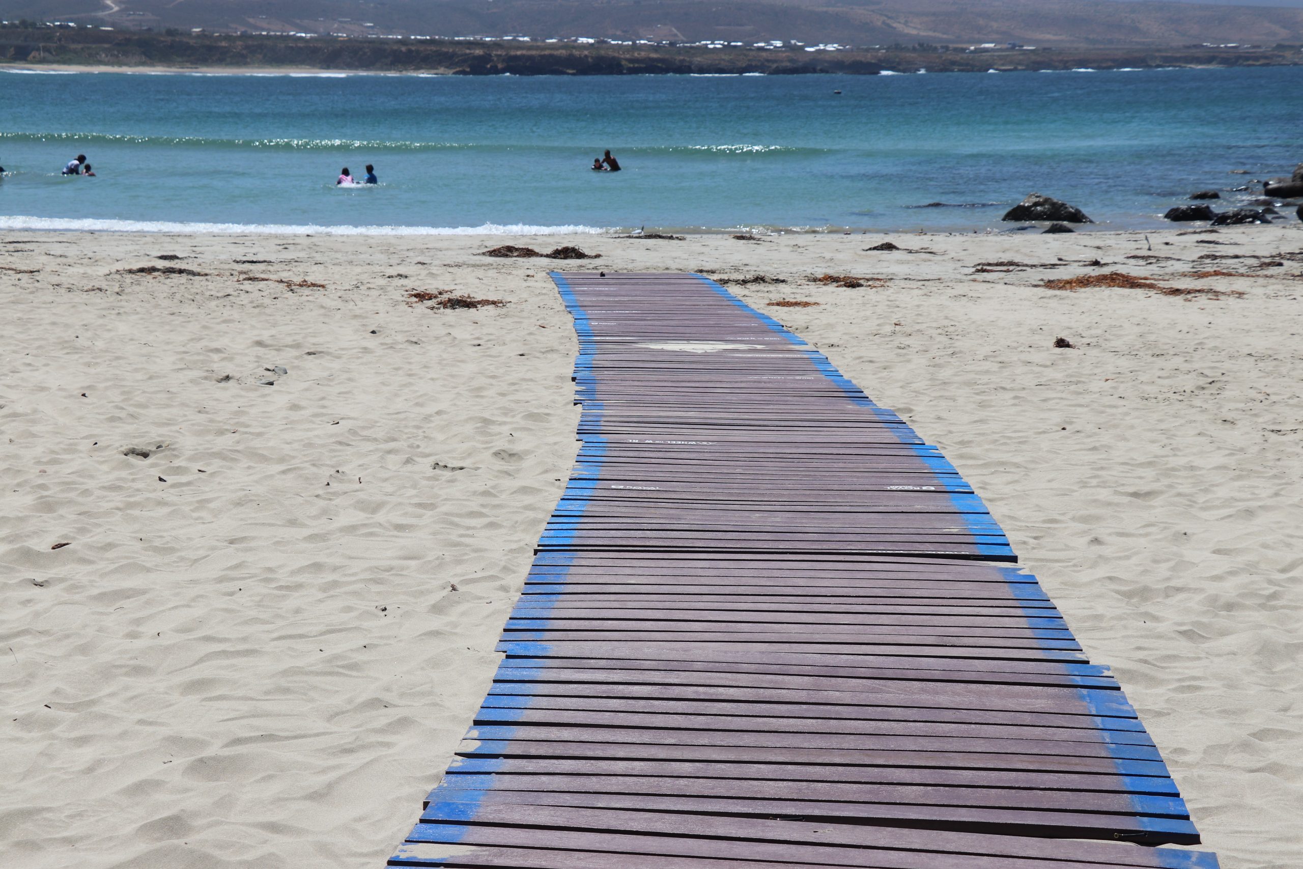 En playa de Los Molles instalan rampa para que personas con movilidad ...