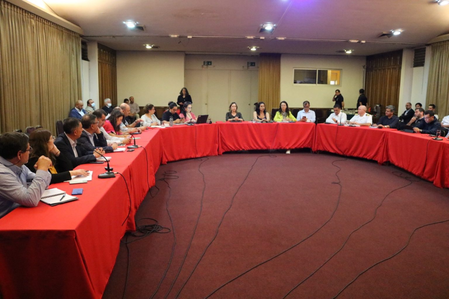 Gobierno se reúne con empresas de Concón-Quintero-Puchuncaví