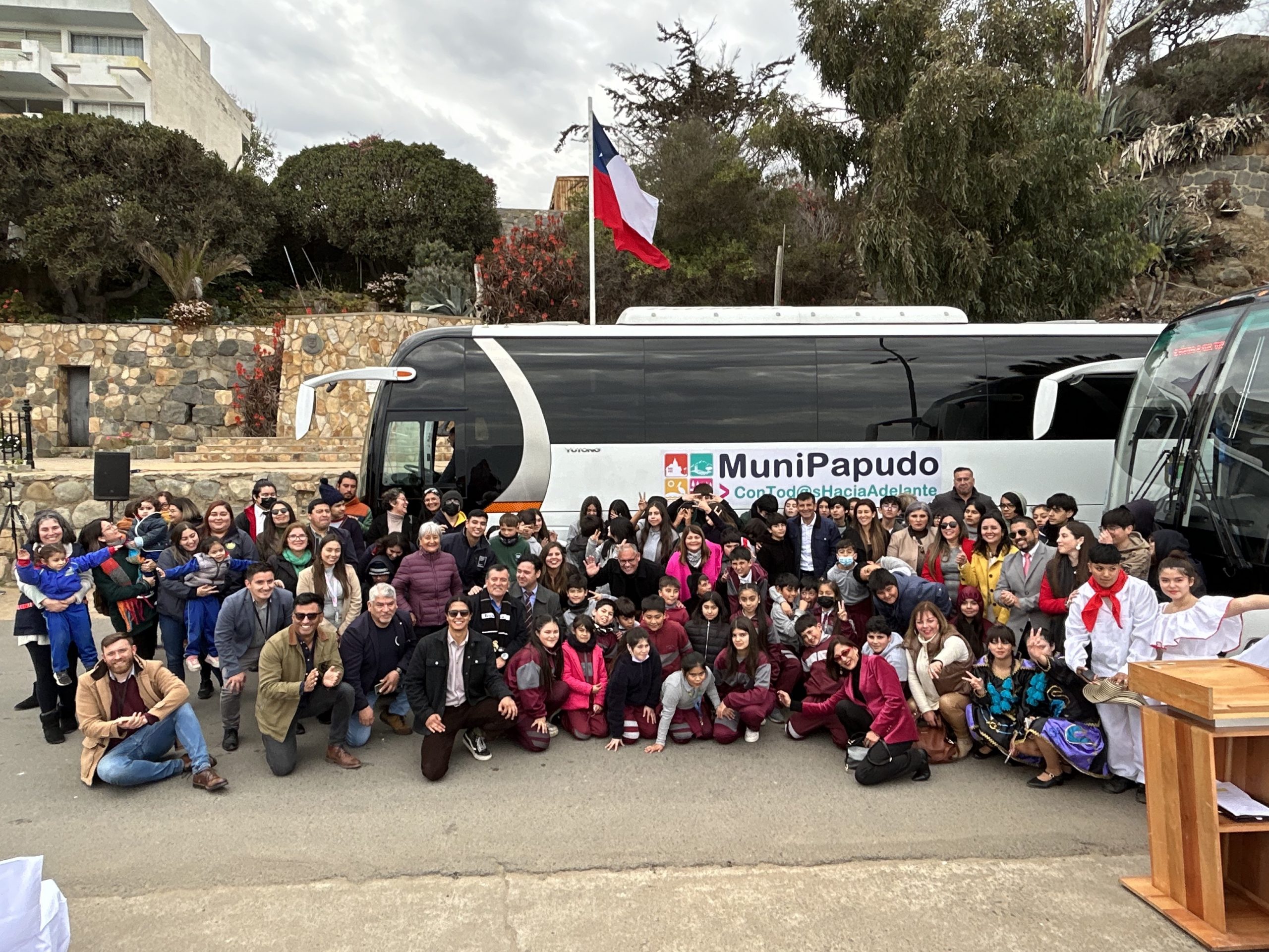 Papudo cuenta con dos nuevos buses para trasladar estudiantes