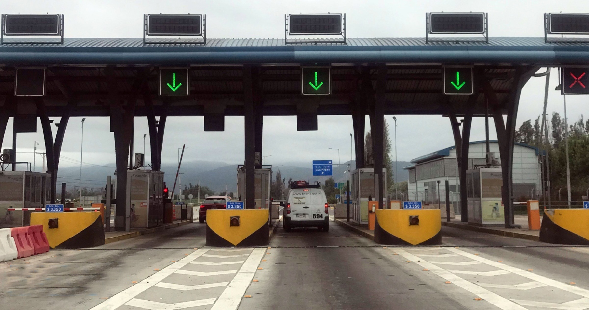 Autoridades exigen al MOP frenar alza del peaje más caro de Chile en el ...