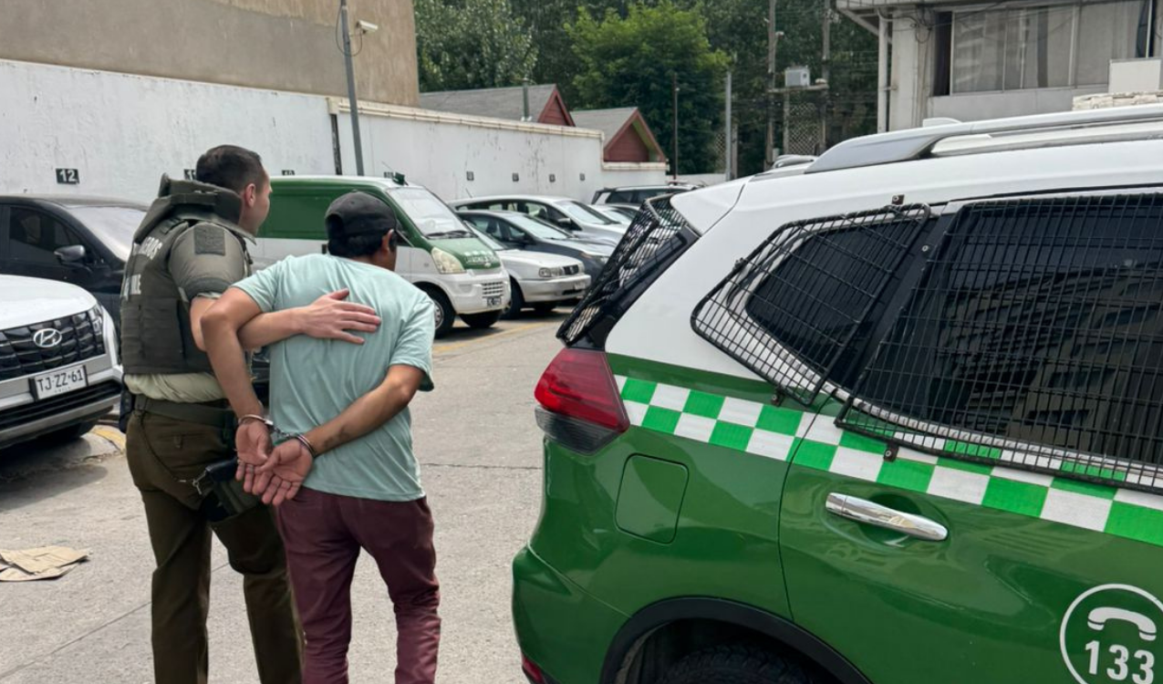 Carabineros Detiene A Dos Sujetos Por Robo Desde Vehículo En Pleno